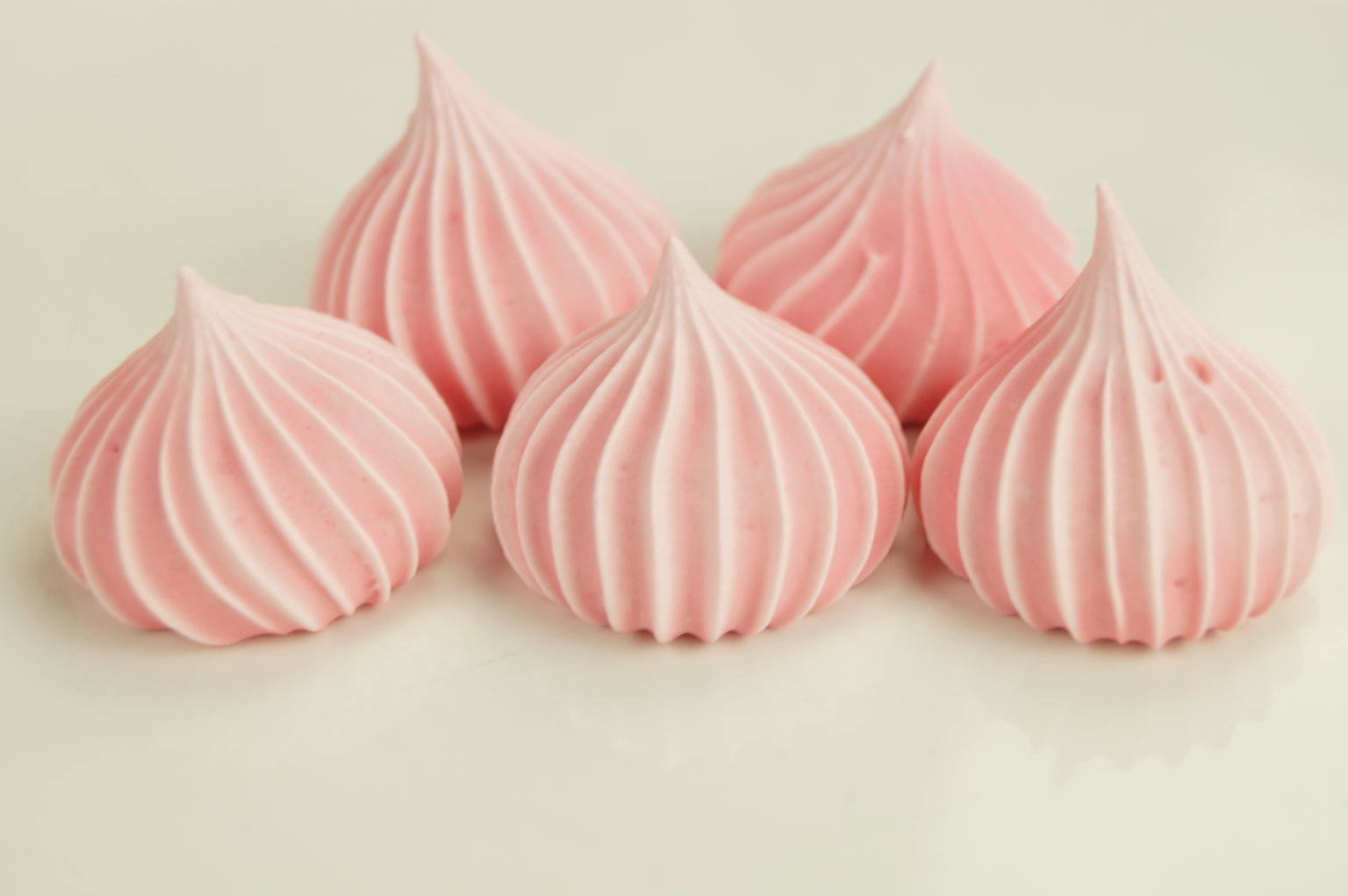 Meringues roses à offrir
