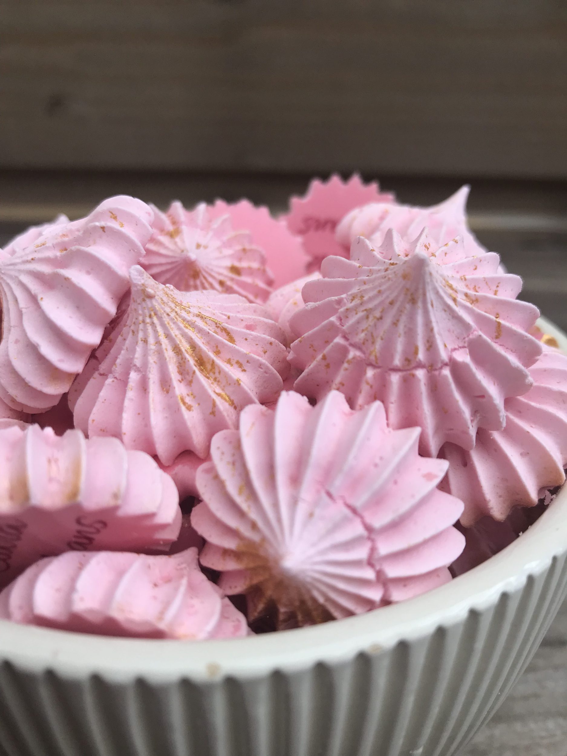 Meringues roses à offrir