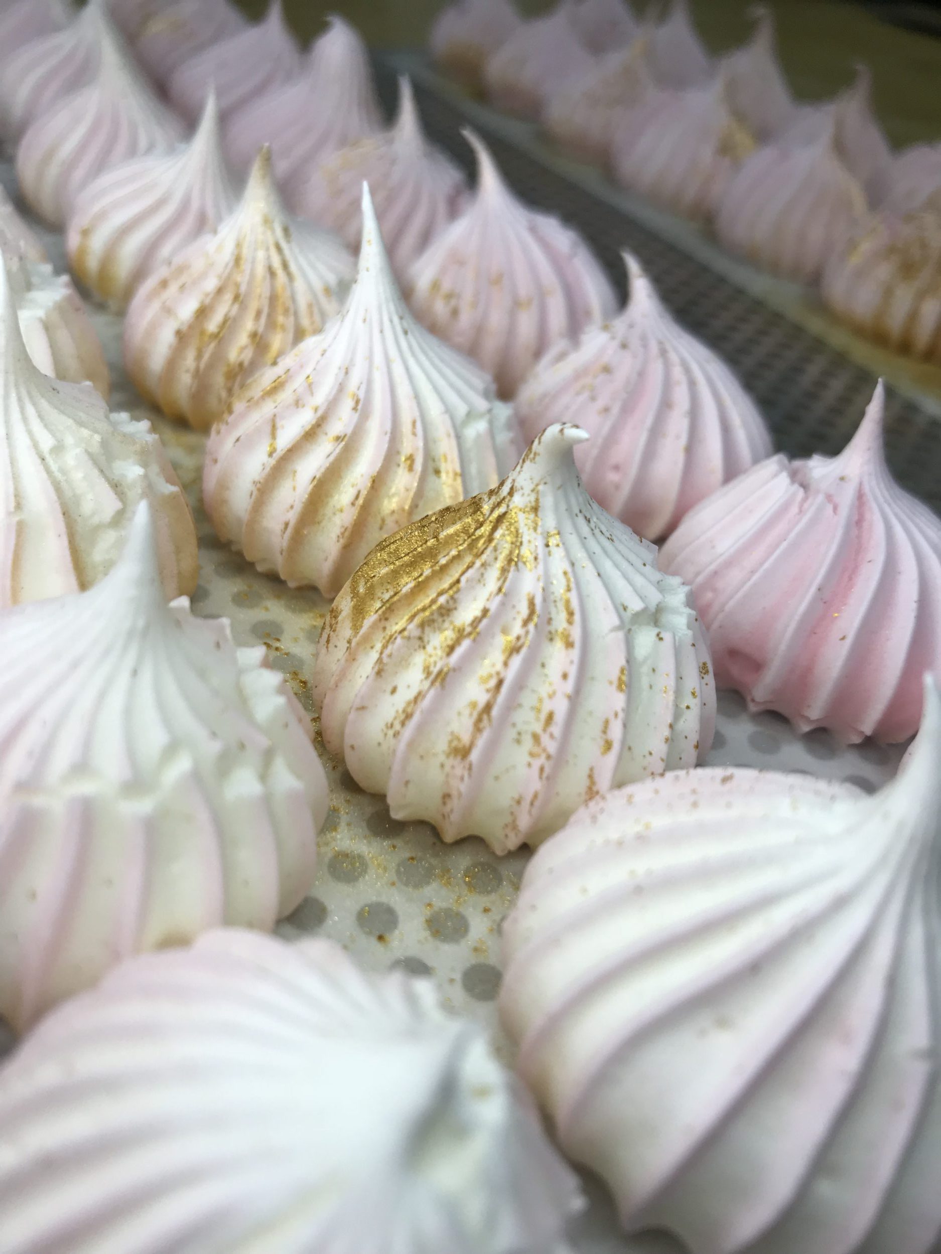 Meringues roses à offrir