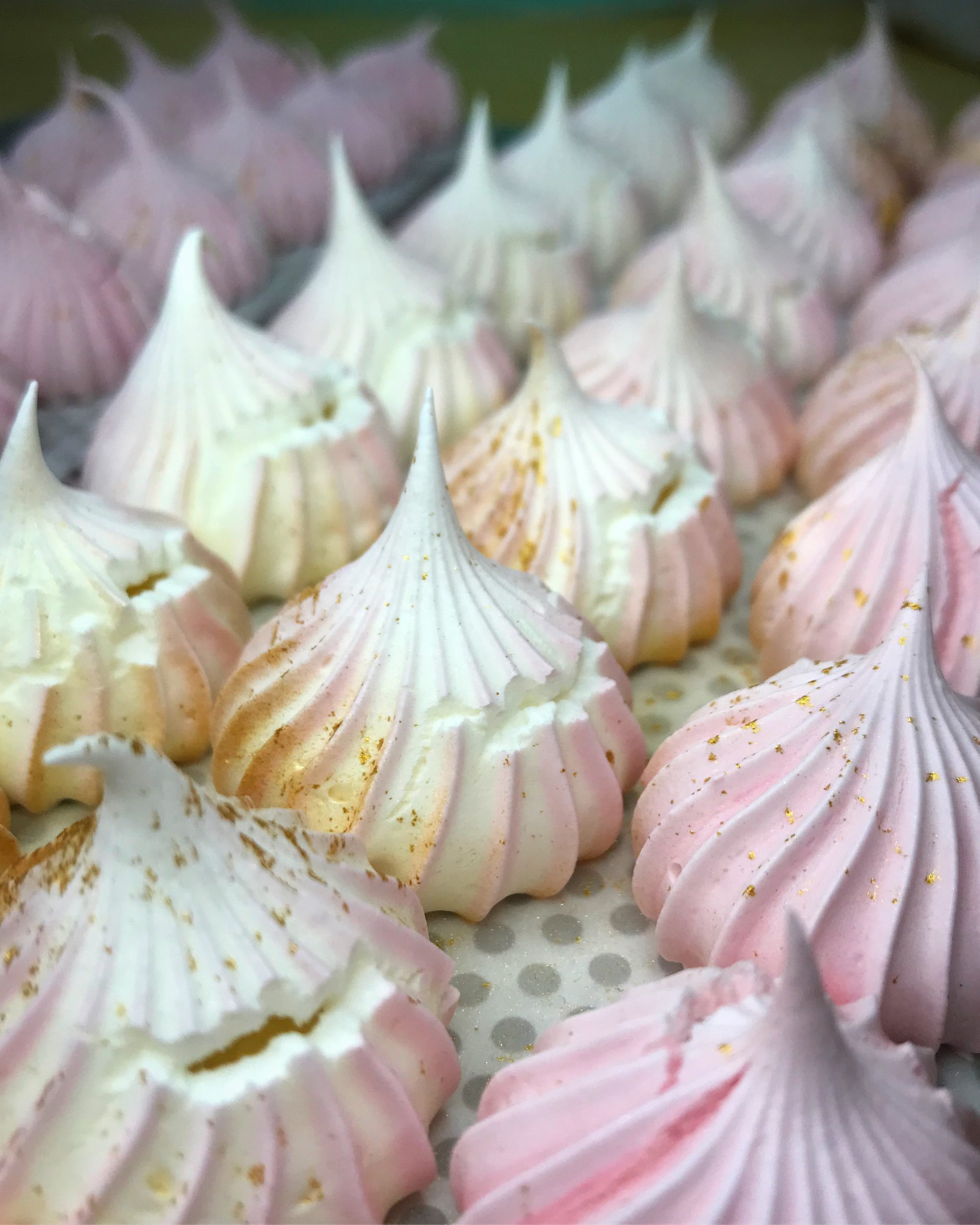 Meringues roses à offrir