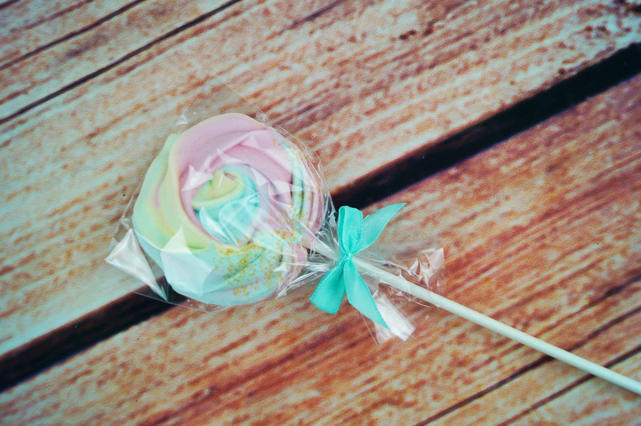 Sucettes en meringue multicolores 🍭 🌈